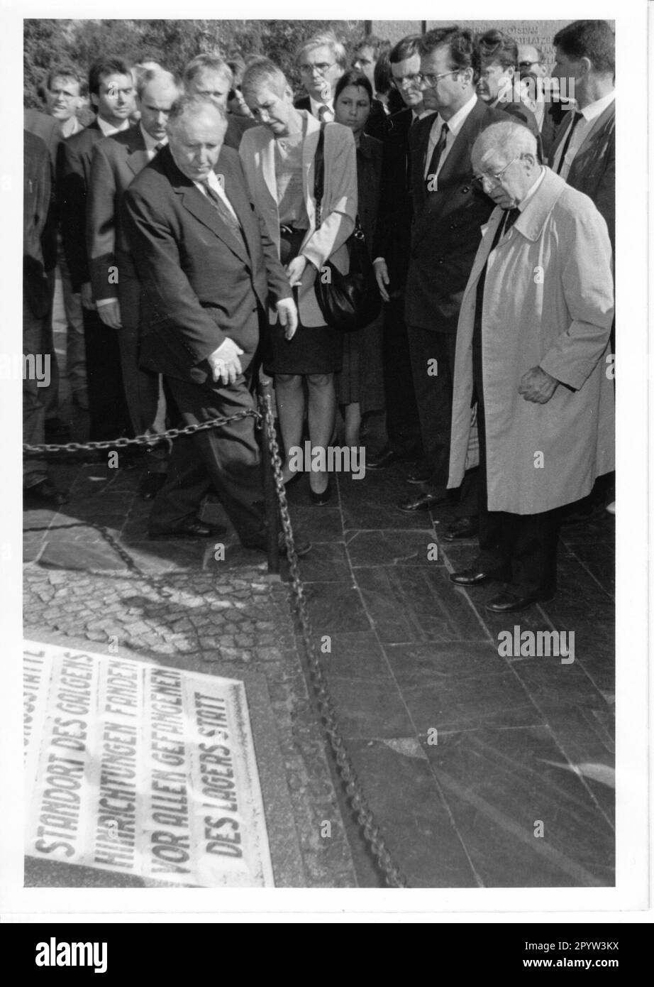 On September 26, 1992, neo-Nazis set fire to a Jewish barracks at the ...