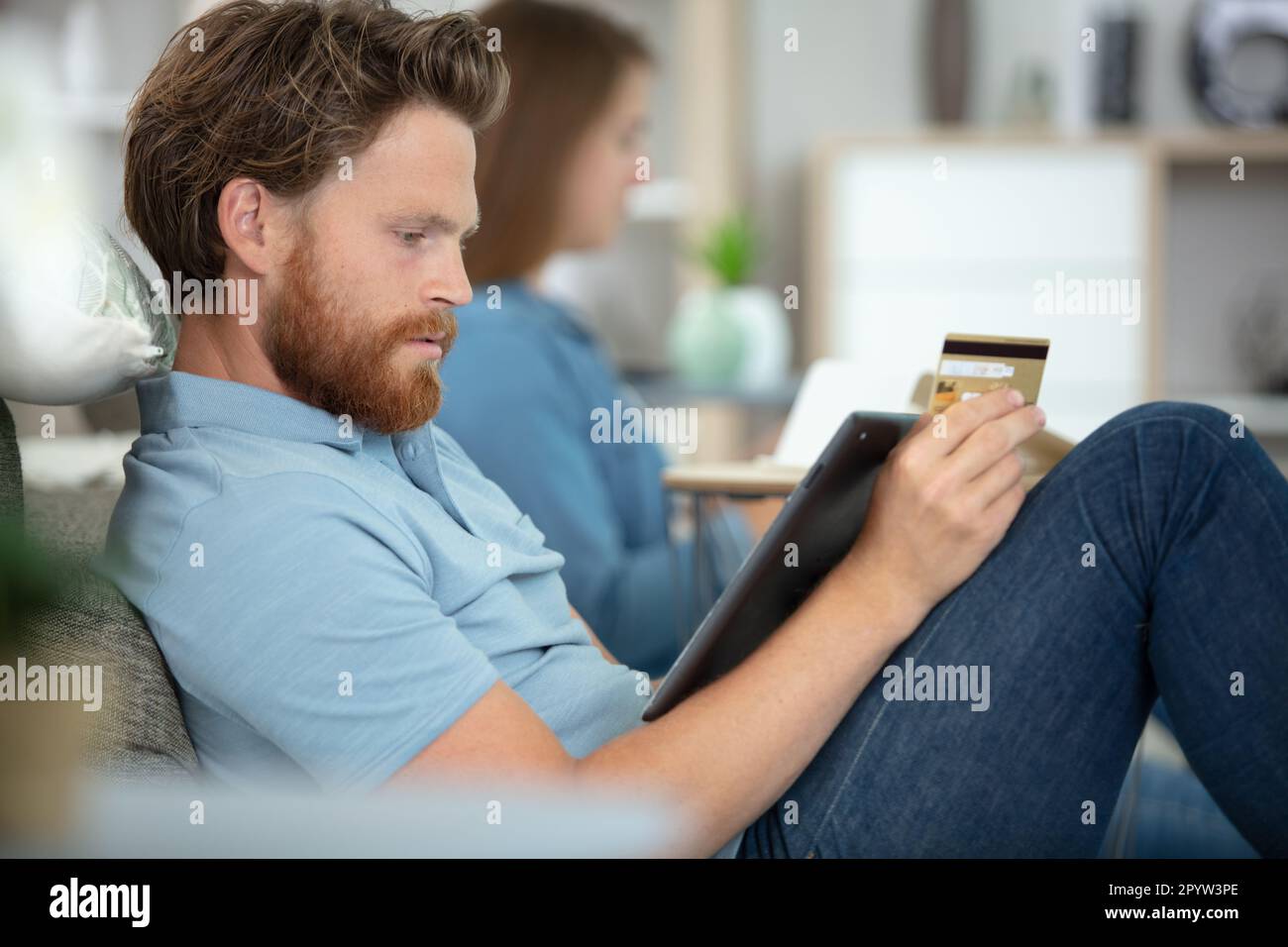 Man buying music computer hi-res stock photography and images - Alamy