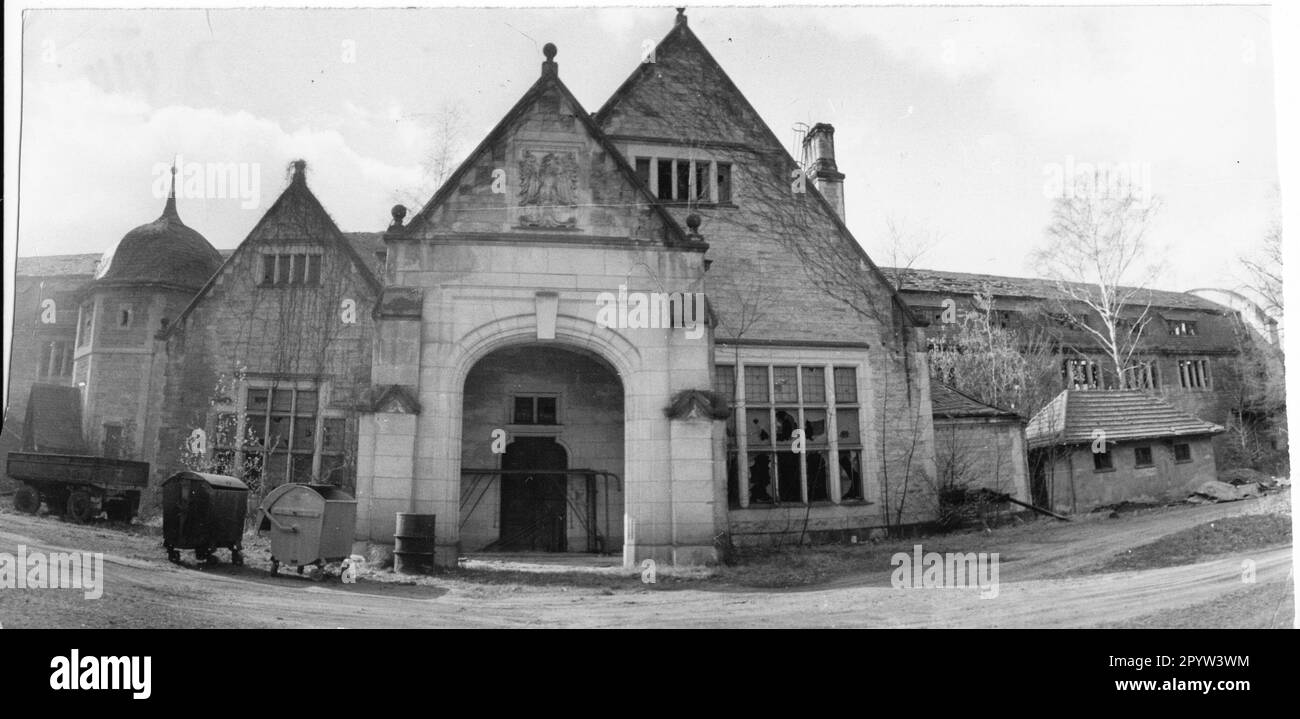 Potsdam Kaiserbahnhof, Wildpark, at Sanssouci Park 1990.decay. Historic ...