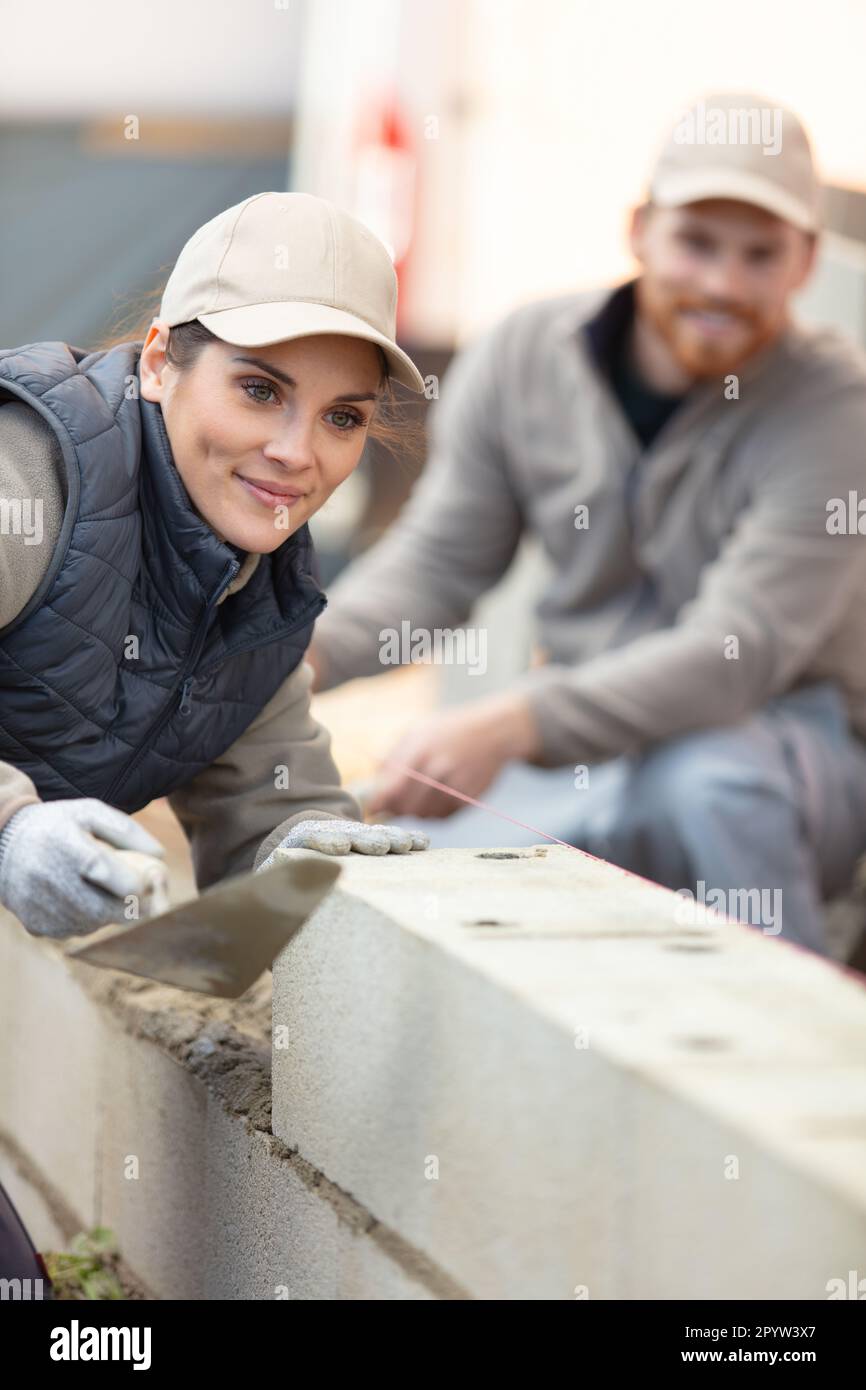 female mason laying a new wall Stock Photo - Alamy