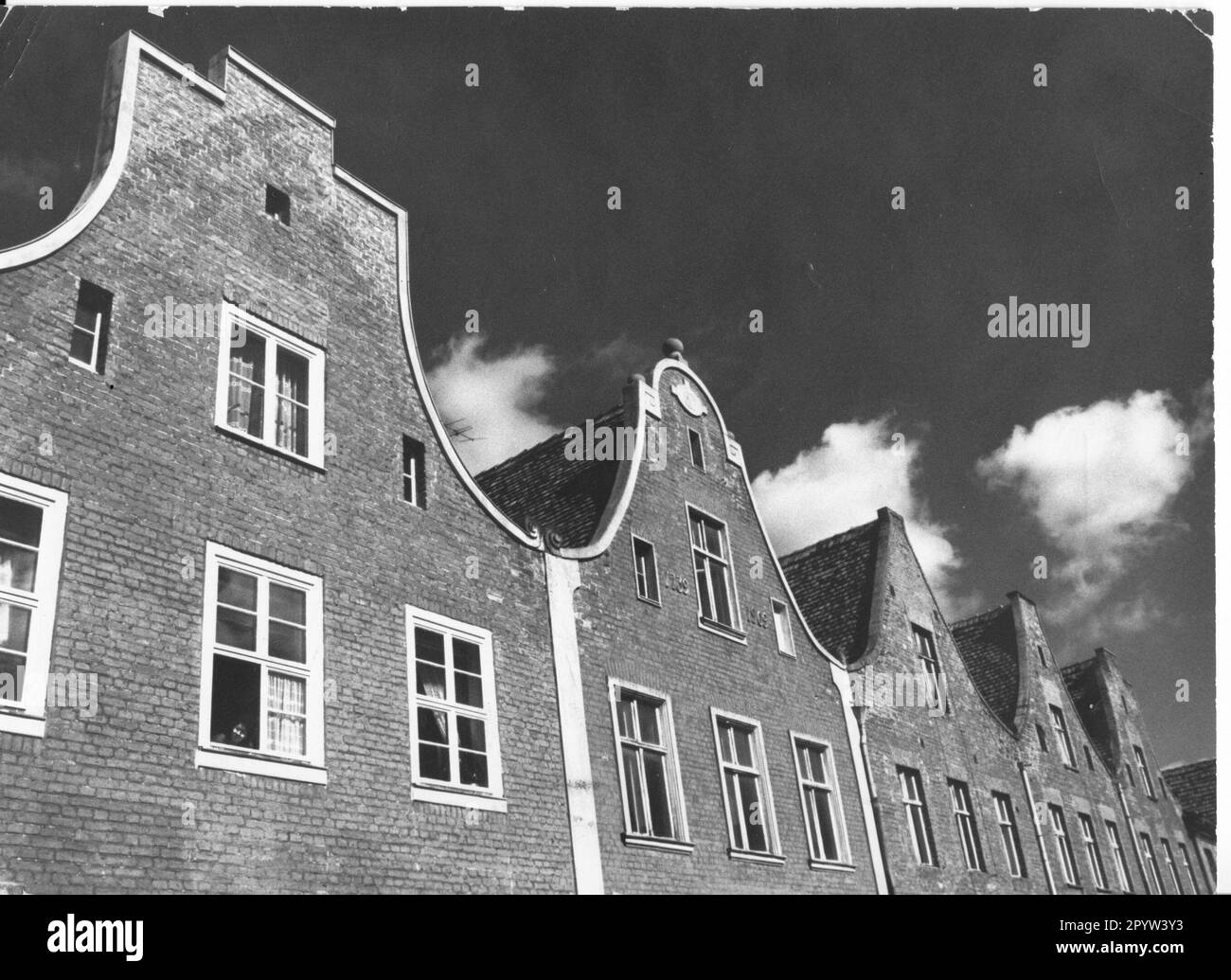 Potsdam Dutch Quarter 1991 sky clouds Photo: MAZ/Andreas Kaatz ...