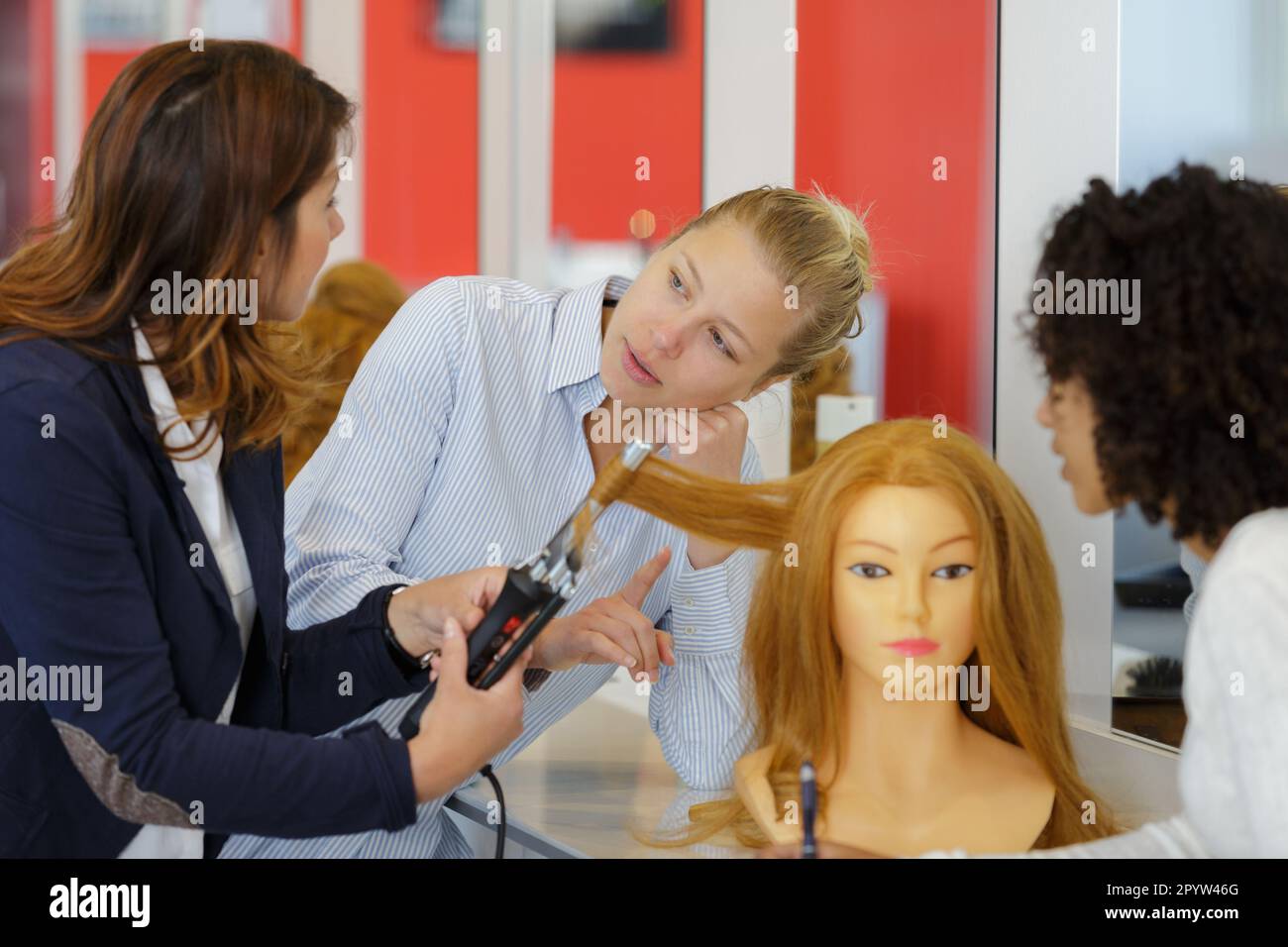 Hairdresser mannequin apprentice hi-res stock photography and images ...