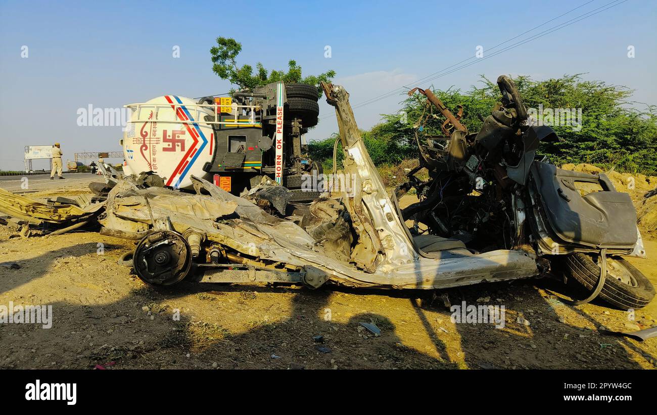 Indian car accident hi-res stock photography and images - Alamy