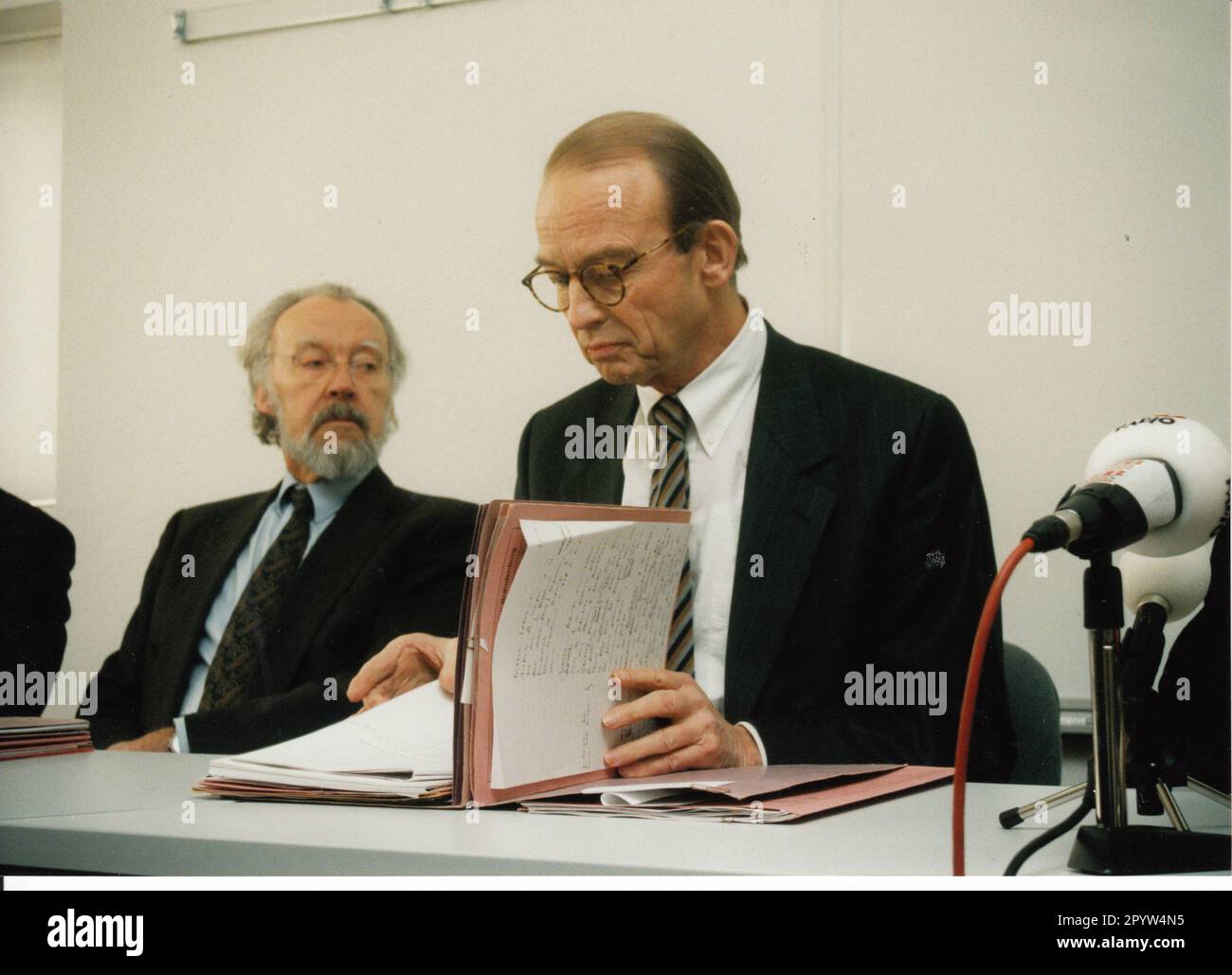 Press conference on security at Brandenburg Prison following an escape ...