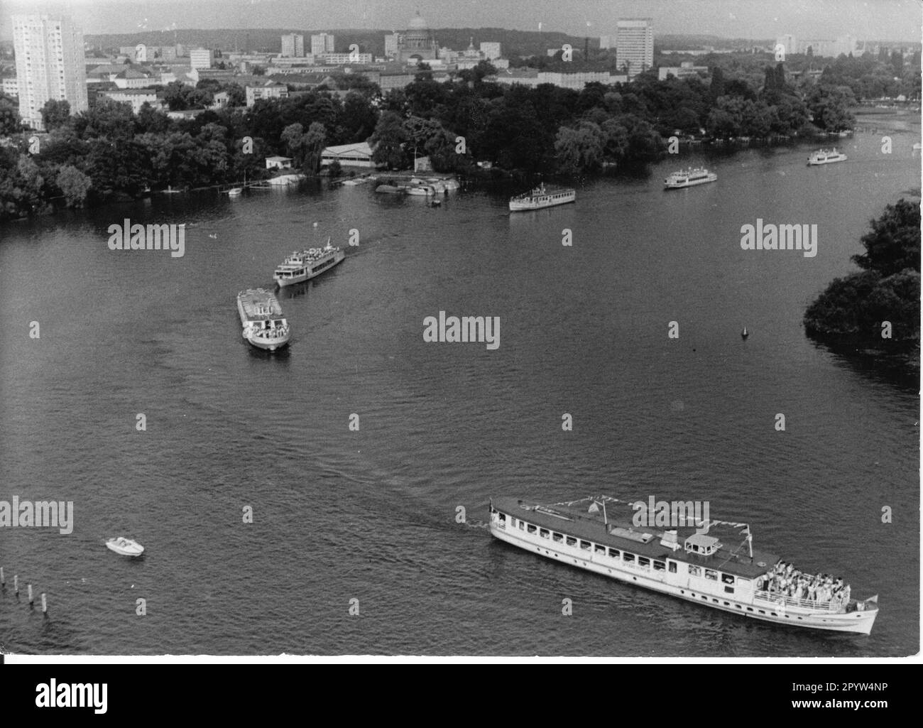 The ships of the White Fleet in Potsdam sail daily over the waters of ...