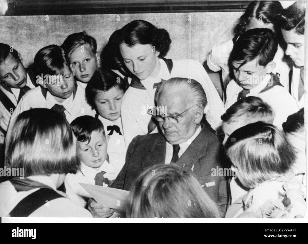 Wilhelm Pieck, President of the GDR is surrounded by young pioneers ...
