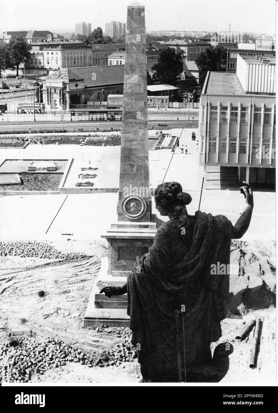 View from above on the Old Market with obelisk in the direction of ...