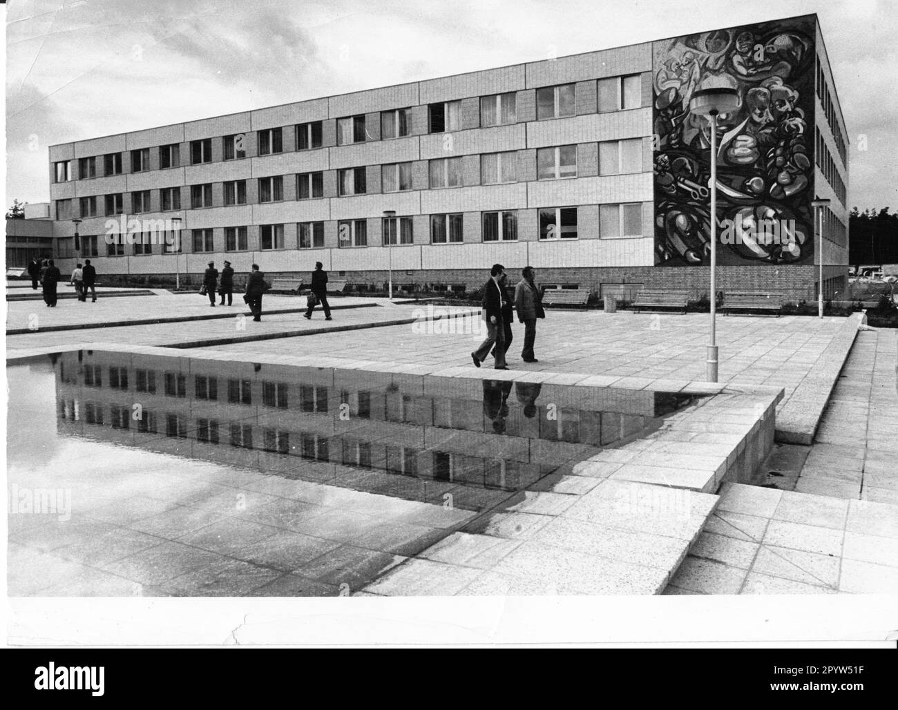 New building or prefabricated slab building in the Schlaatz residential ...