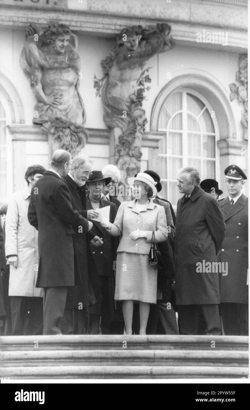 Queen elizabeth ii 1992 Black and White Stock Photos & Images - Alamy