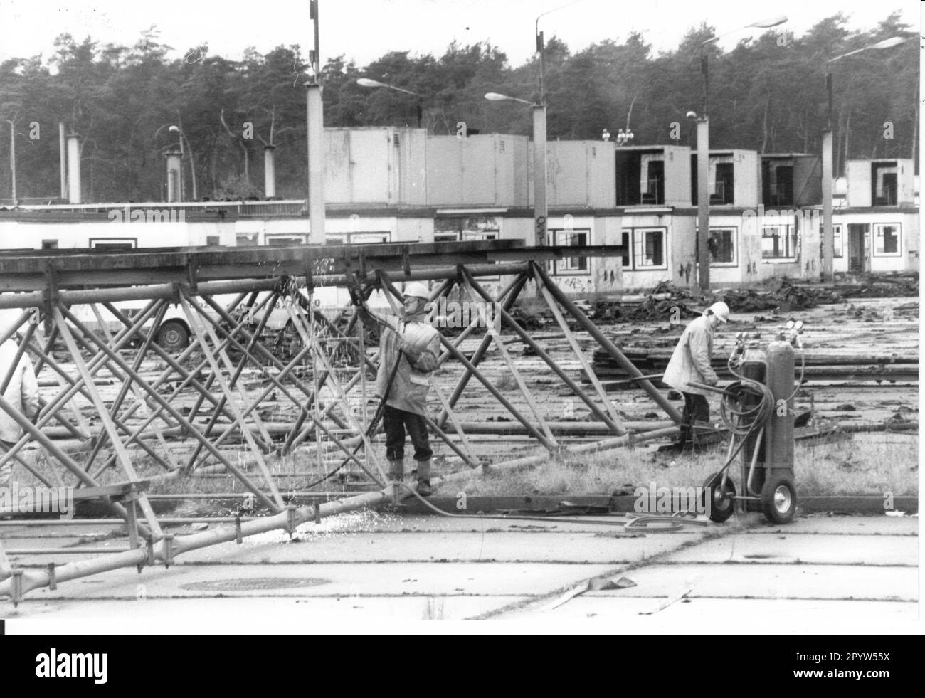 Border crossing buildings Black and White Stock Photos & Images - Alamy