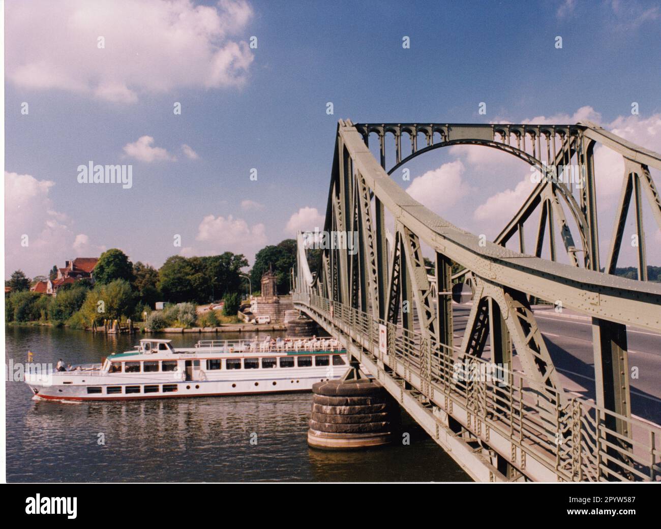 Border on glienicke bridge hi-res stock photography and images - Alamy