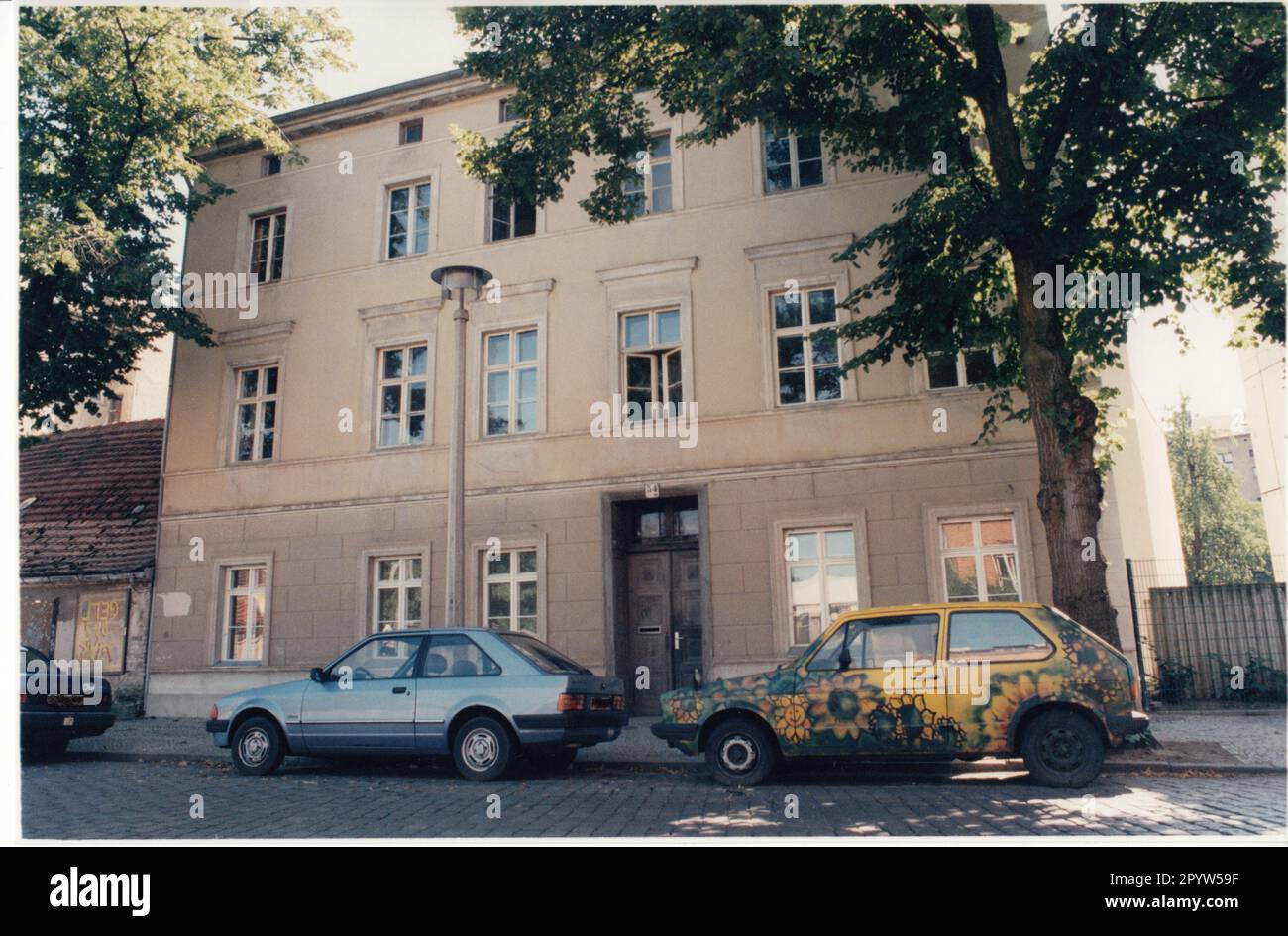 Squatted house at Lennestr.54 in Potsdam. Squatters. Photo: Peter ...