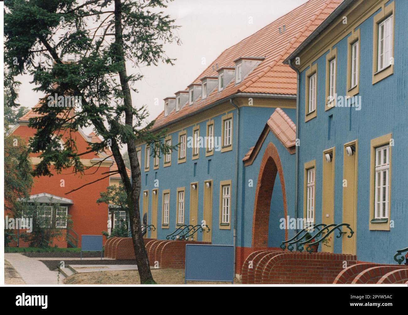 The colored houses of the cooperative GWG Vaterland Am Schragen were ...