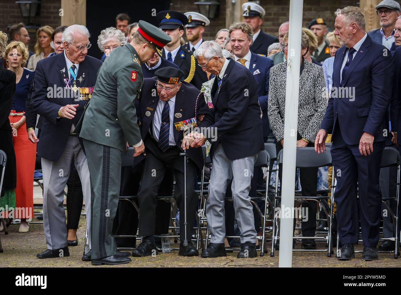 WAGENINGEN - Veteran Max Wolff receives support from Major General ...