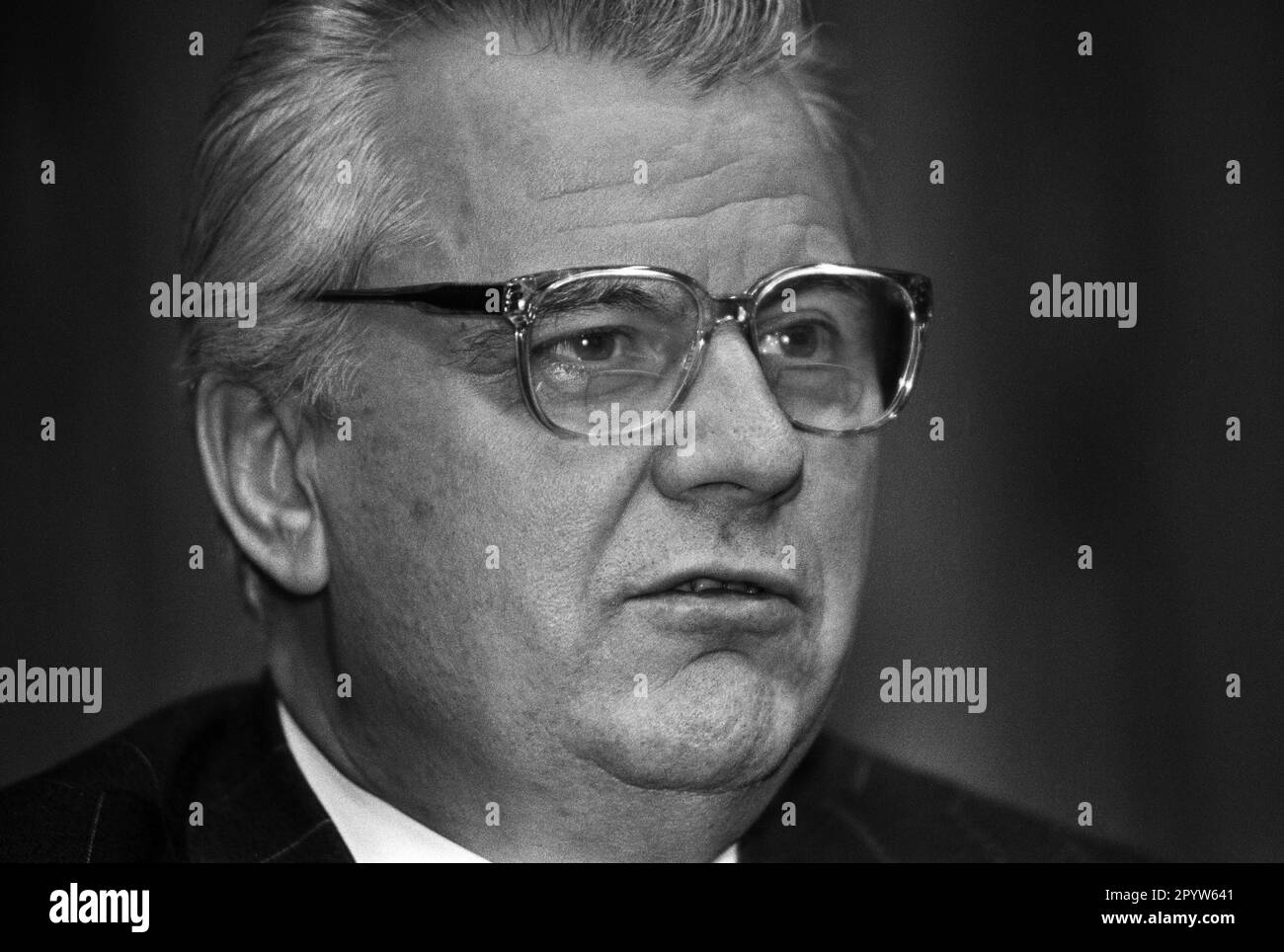 24 04 1992 hi-res stock photography and images - Alamy