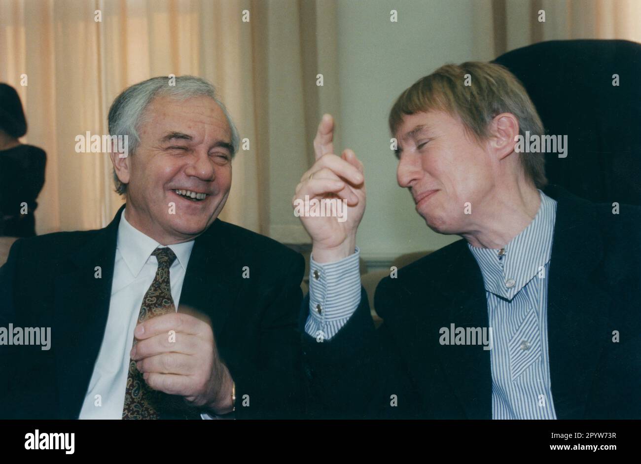 German parliament 1990s hi-res stock photography and images - Alamy
