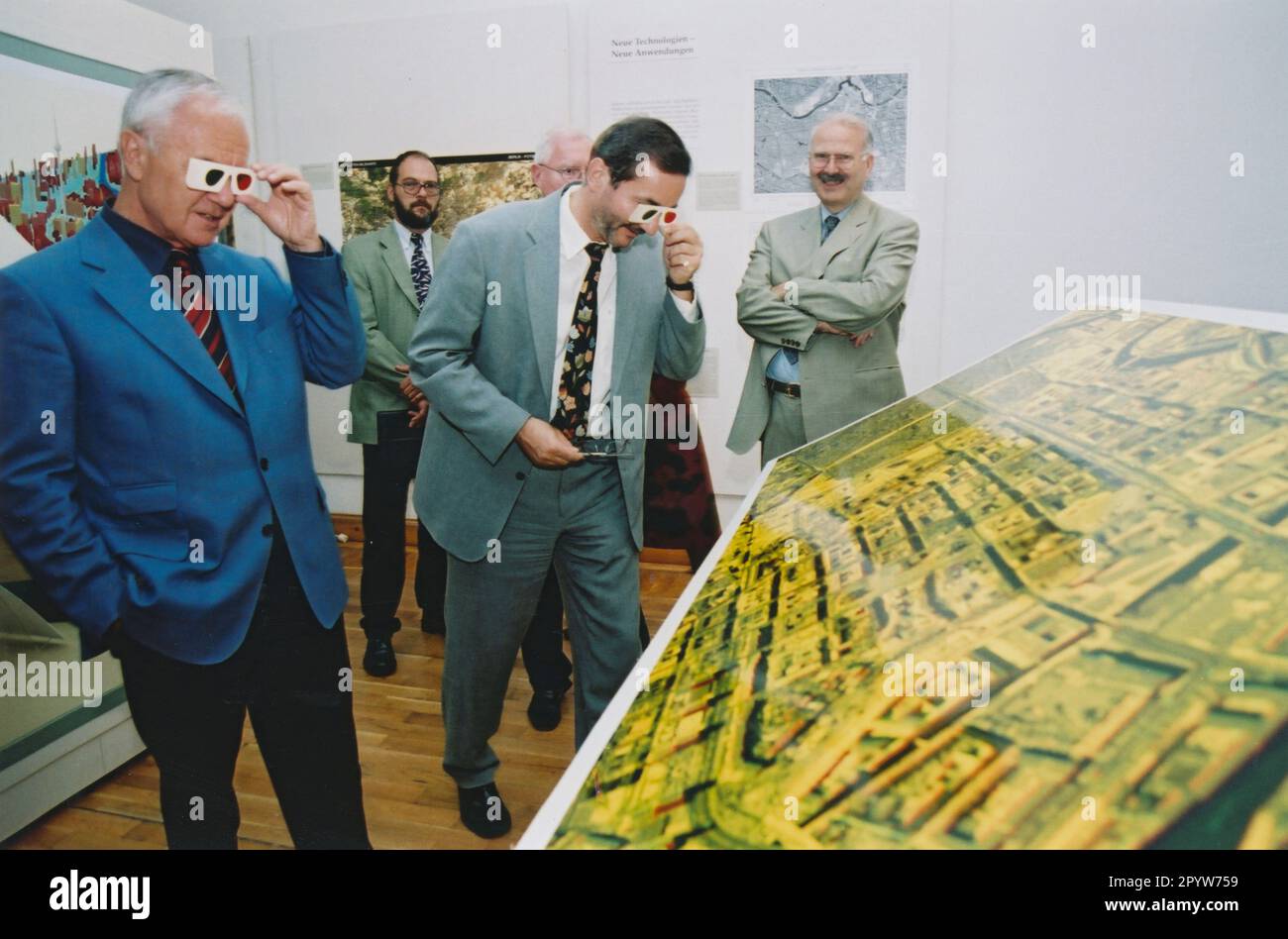 1996 map hi-res stock photography and images - Alamy