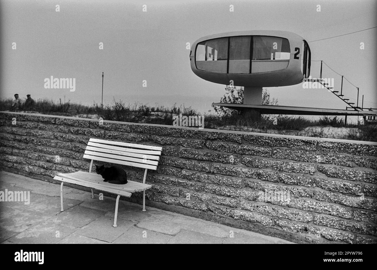 GDR, Binz, 04.11.1988, stand promenade, rescue tower, architect Ulrich ...