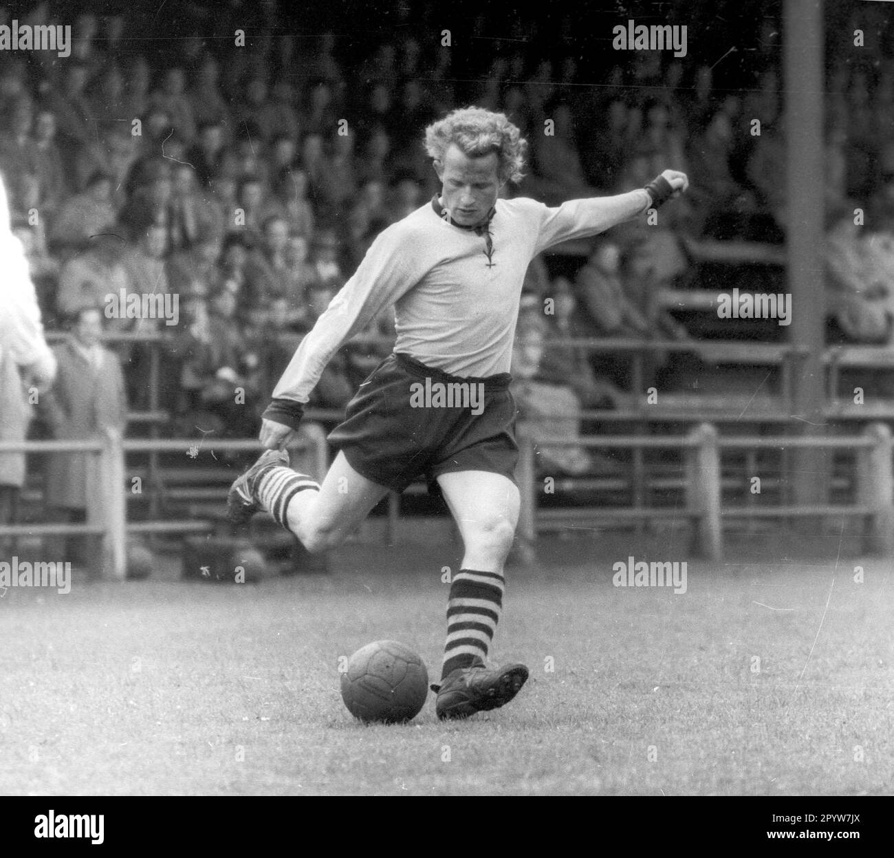 "Test match Borussia Dortmund 27.04.1958 / Helmut ""Jockel"" Bracht ...