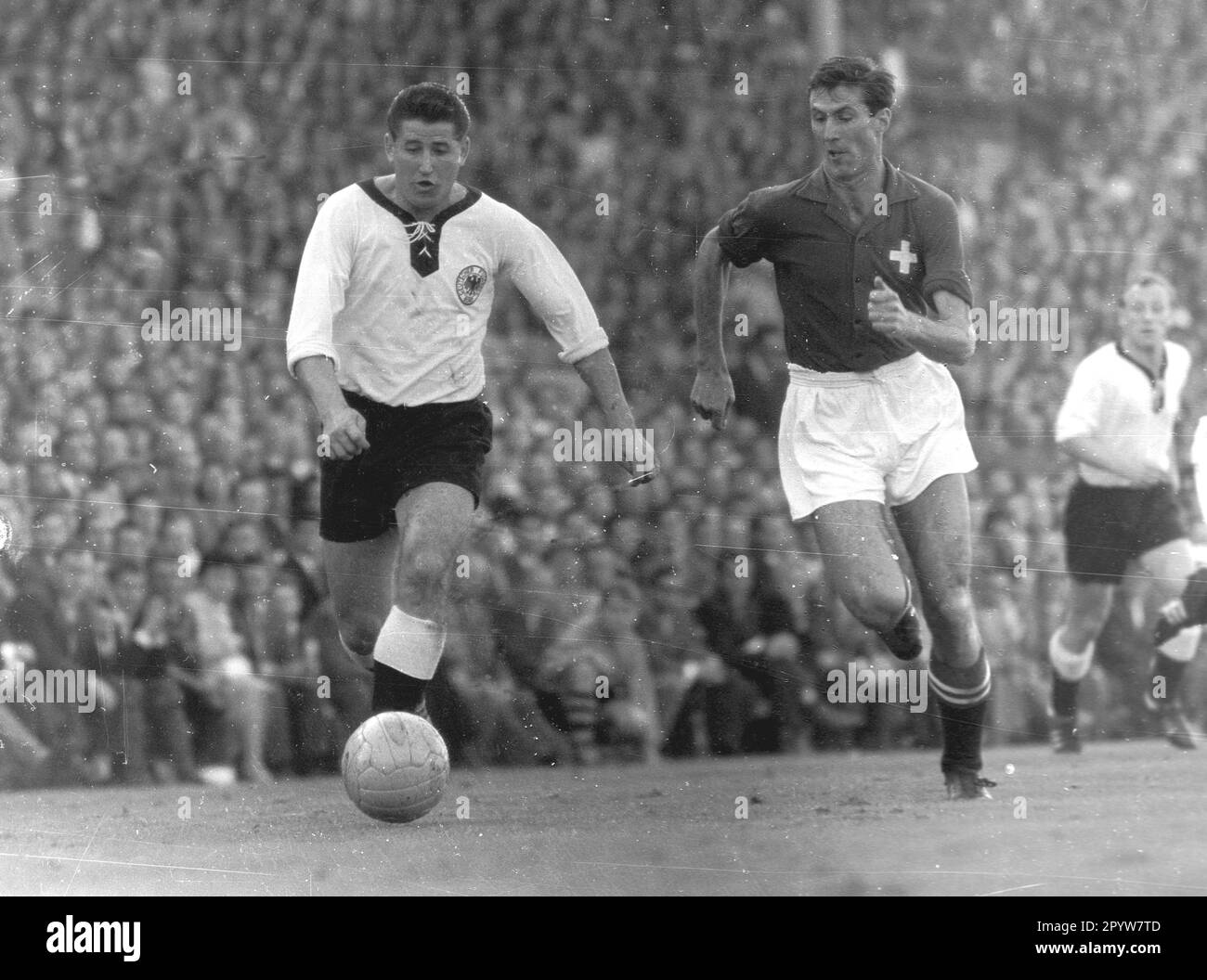 Switzerland - Germany 0:4 / 04.10.1959 in Bern / Helmut Rahn (FRG) on ...