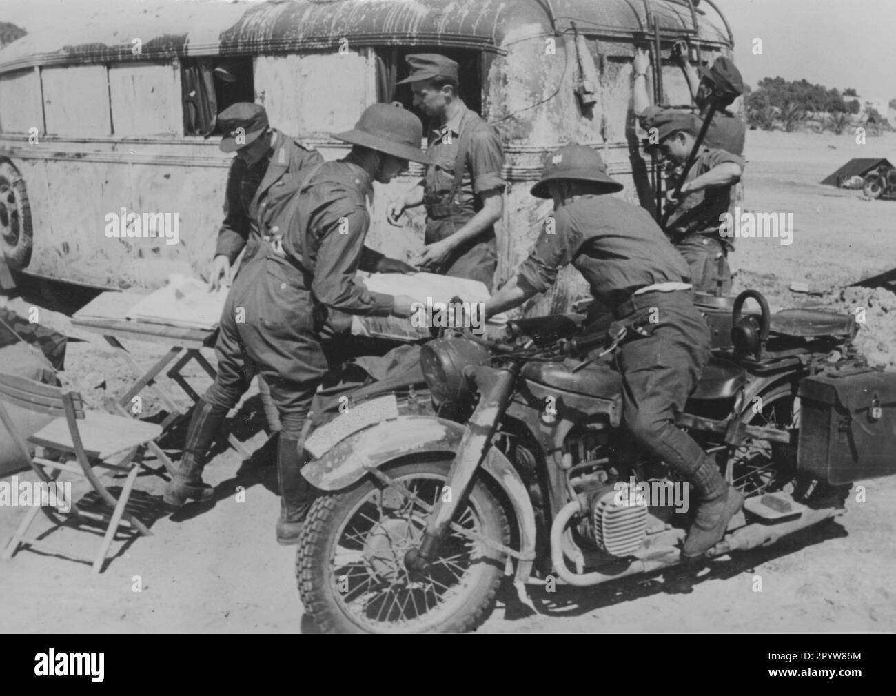 Vehicles of a staff of the DAK. Photo: Moosmüller [automated ...