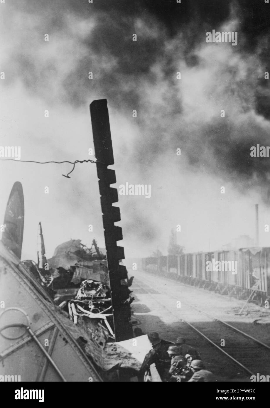 German soldiers eastern front 1942 hi-res stock photography and images ...