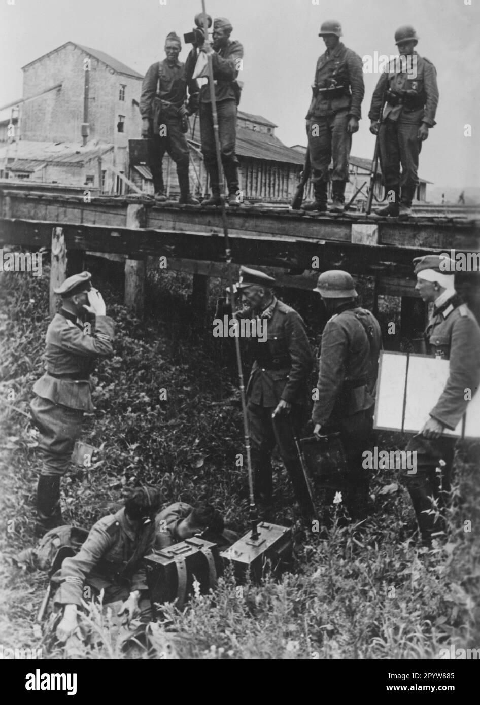 A general during a front line visit to a radio station of an infantry ...