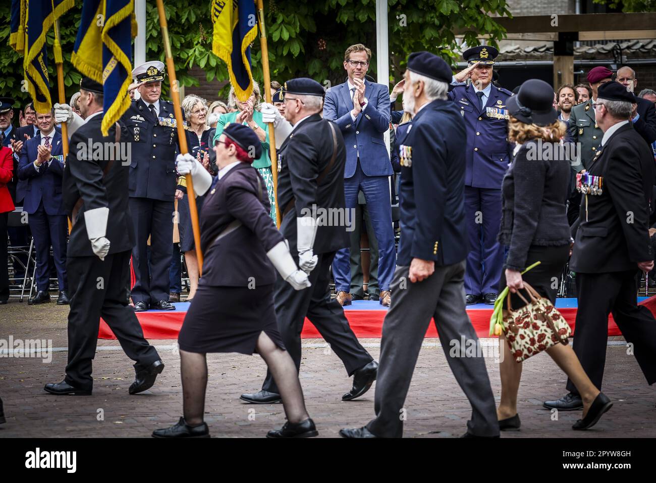 WAGENINGEN - Veterans pass by State Secretary of Defense Christophe van ...