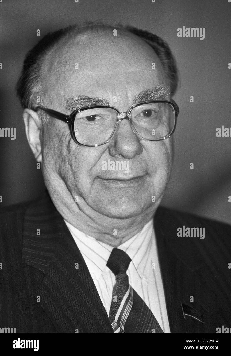 Germany, Bonn, 11.09.1991. Archive: 28-43-05 Gorbachev's advisor in ...