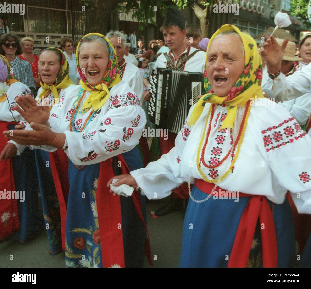 Ukraine / Country / People / 1998 Ukrainian women in Luzk, western ...