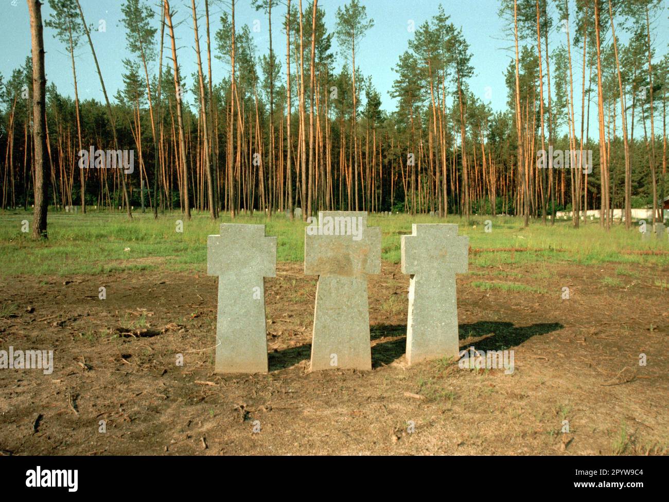 Ukraine / History / 1998 German military cemetery in Hegewald ...