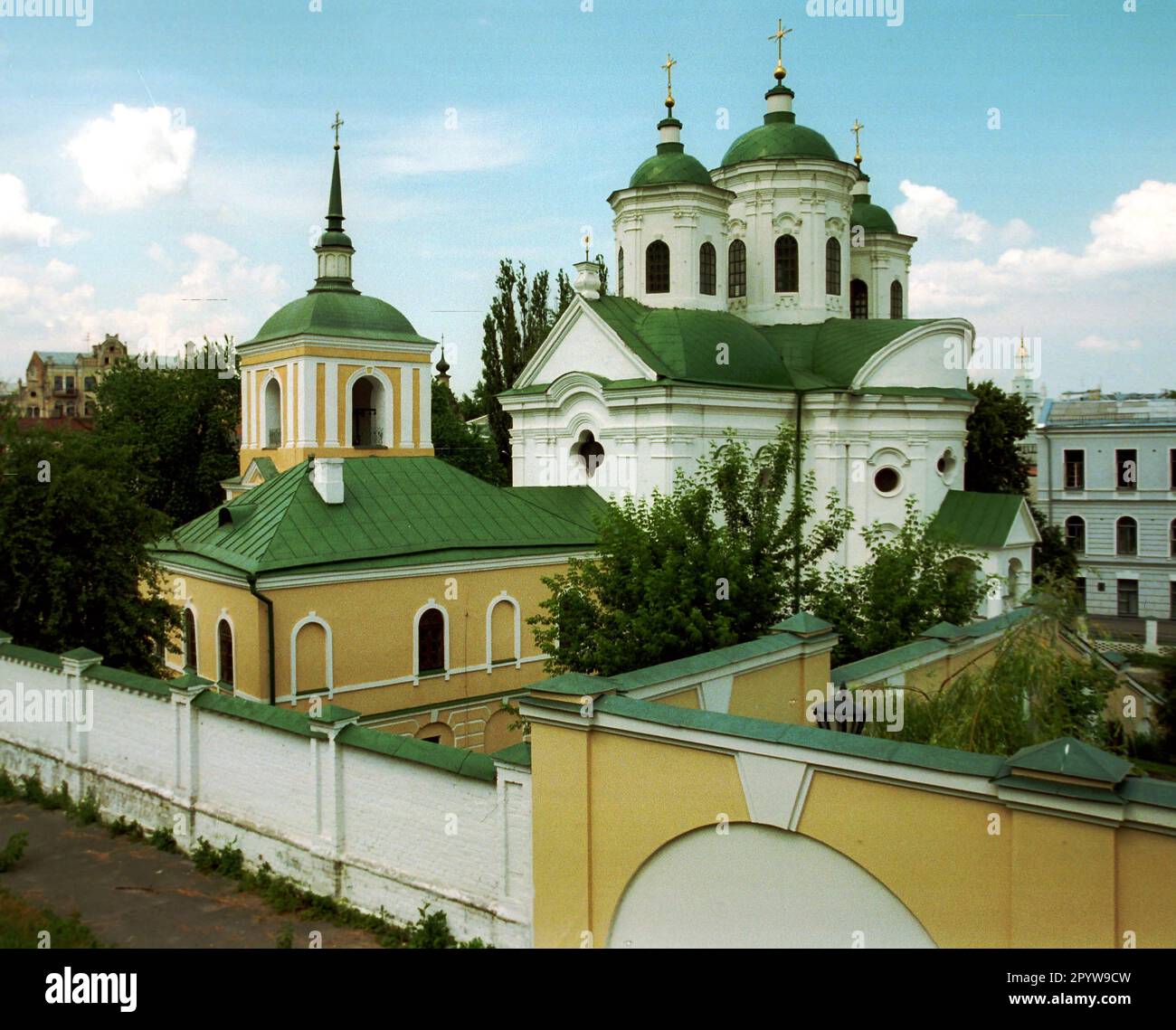 UA-Ukraine / Kiev / 1998 Lower town: an Orthodox cathedral, monastery ...