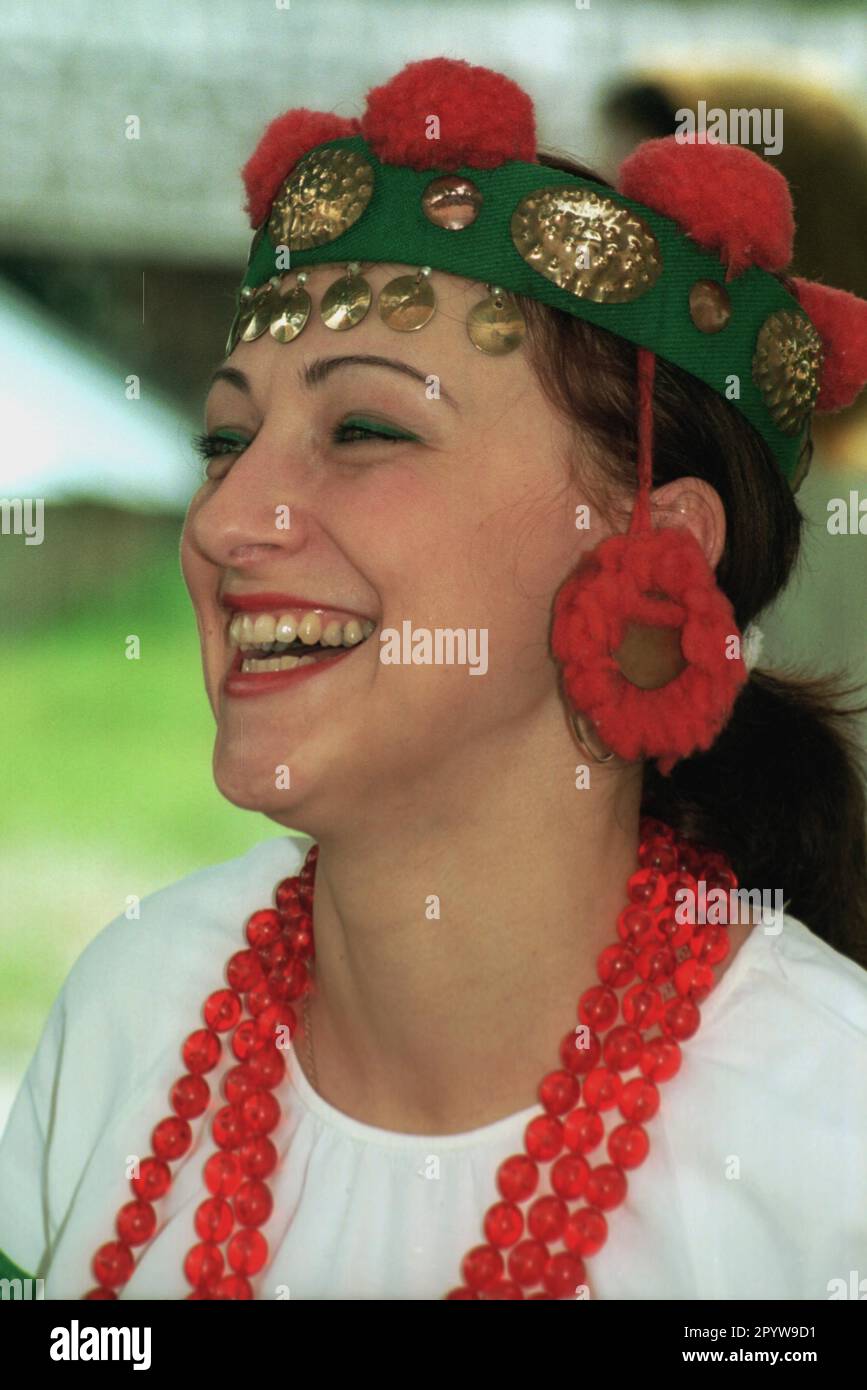 Ukraine / Customs / Culture / Women / 1998 Girls of a folklore group in ...