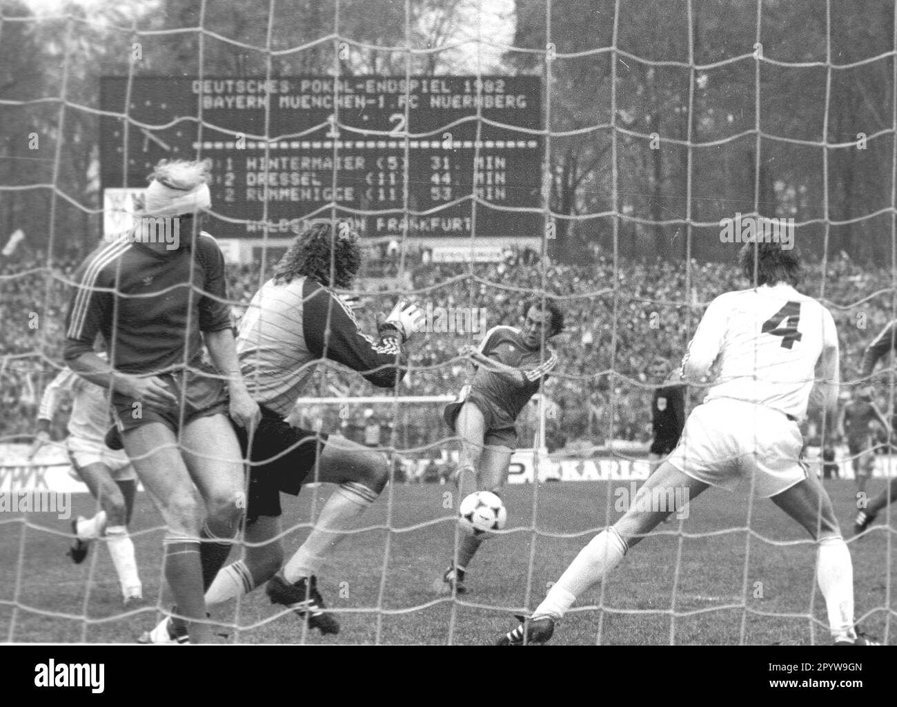Dfb pokalfinale 1982 hi-res stock photography and images - Alamy