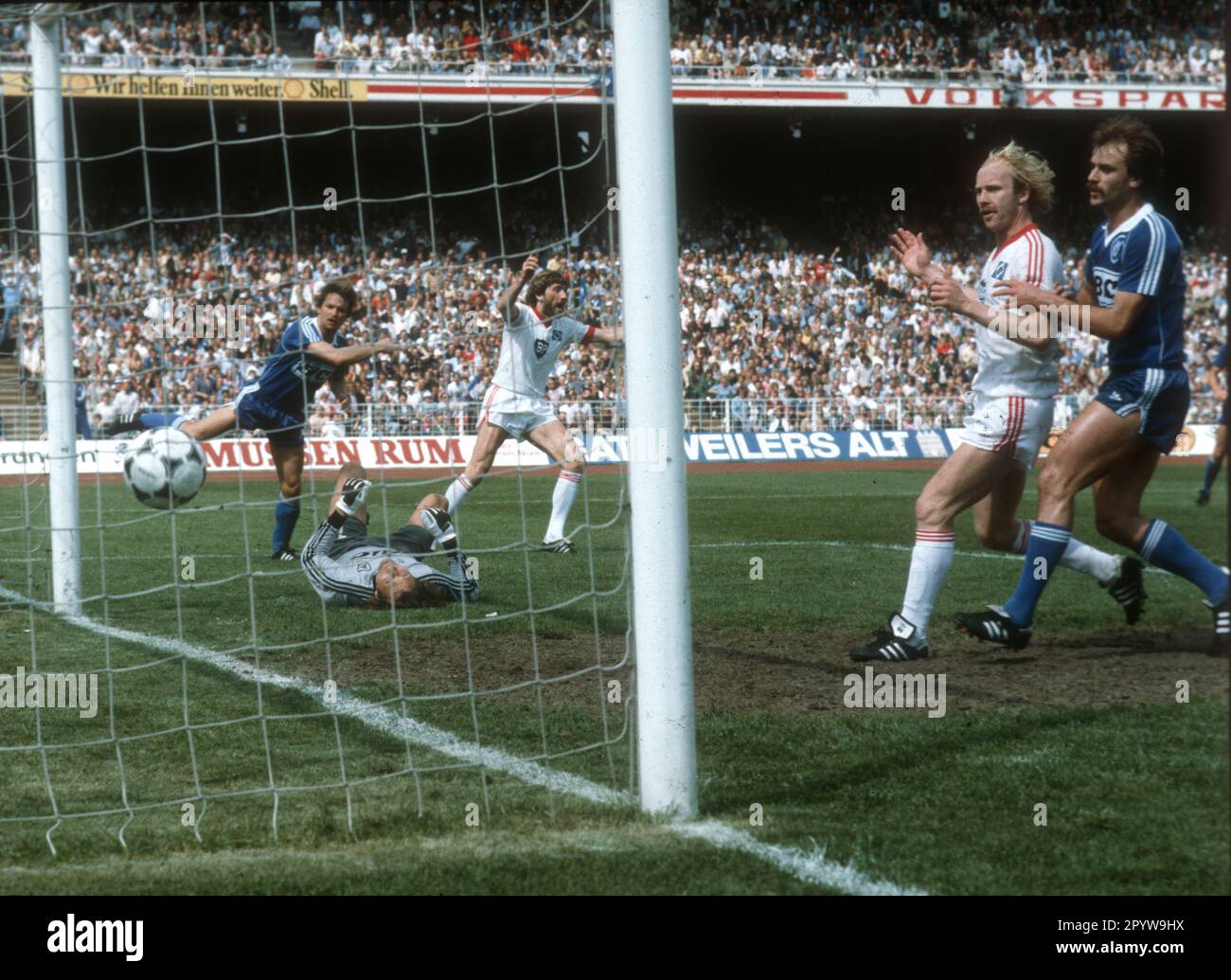 FB - BL , 34. matchday , Hamburger SV - Karlsruher SC 3:3 /29.05.1982 ...