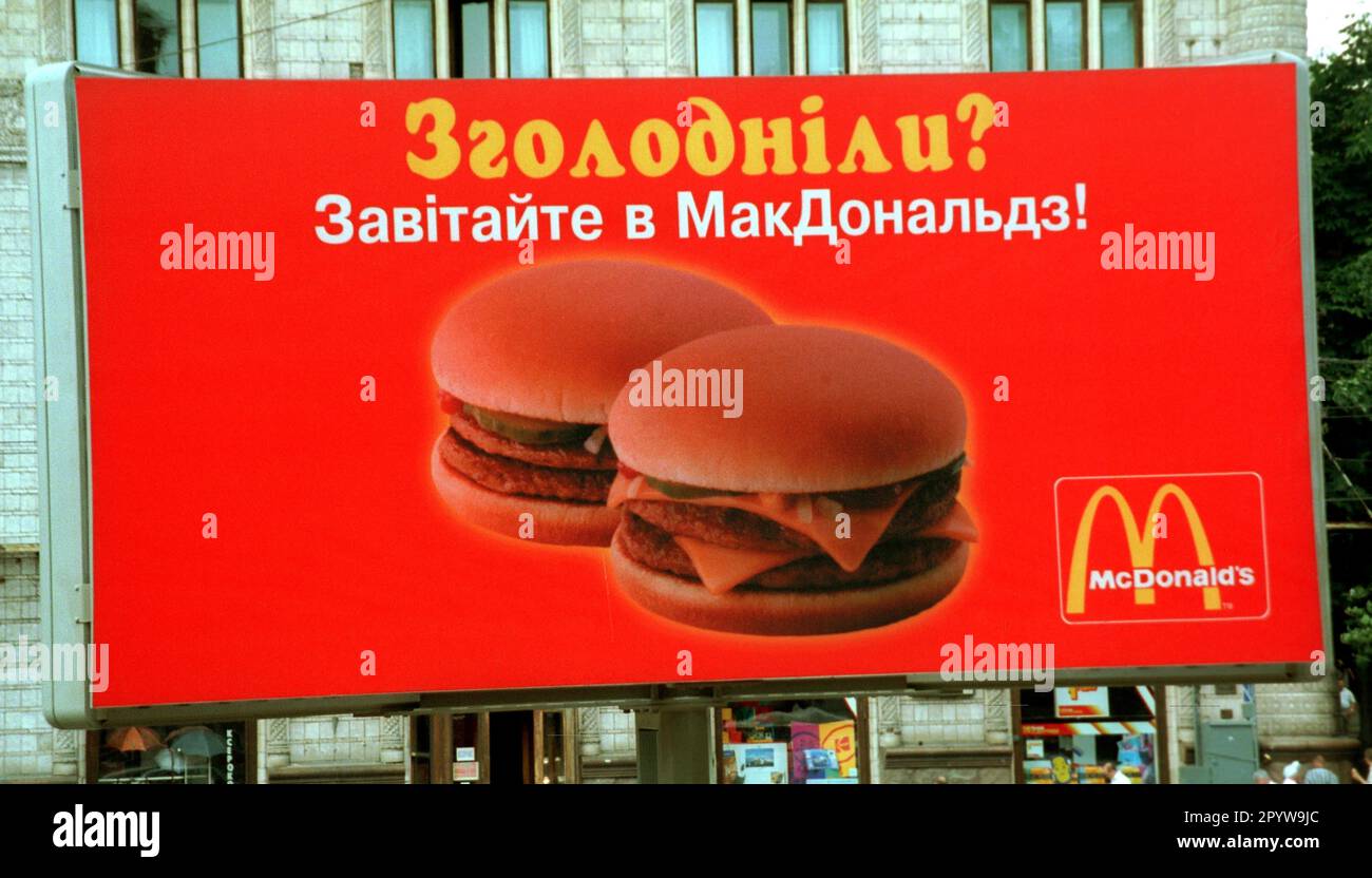 Ukraine / Kiew / Wirtschaft / 1998 McDonalds-Reklame in der Kiewer ...