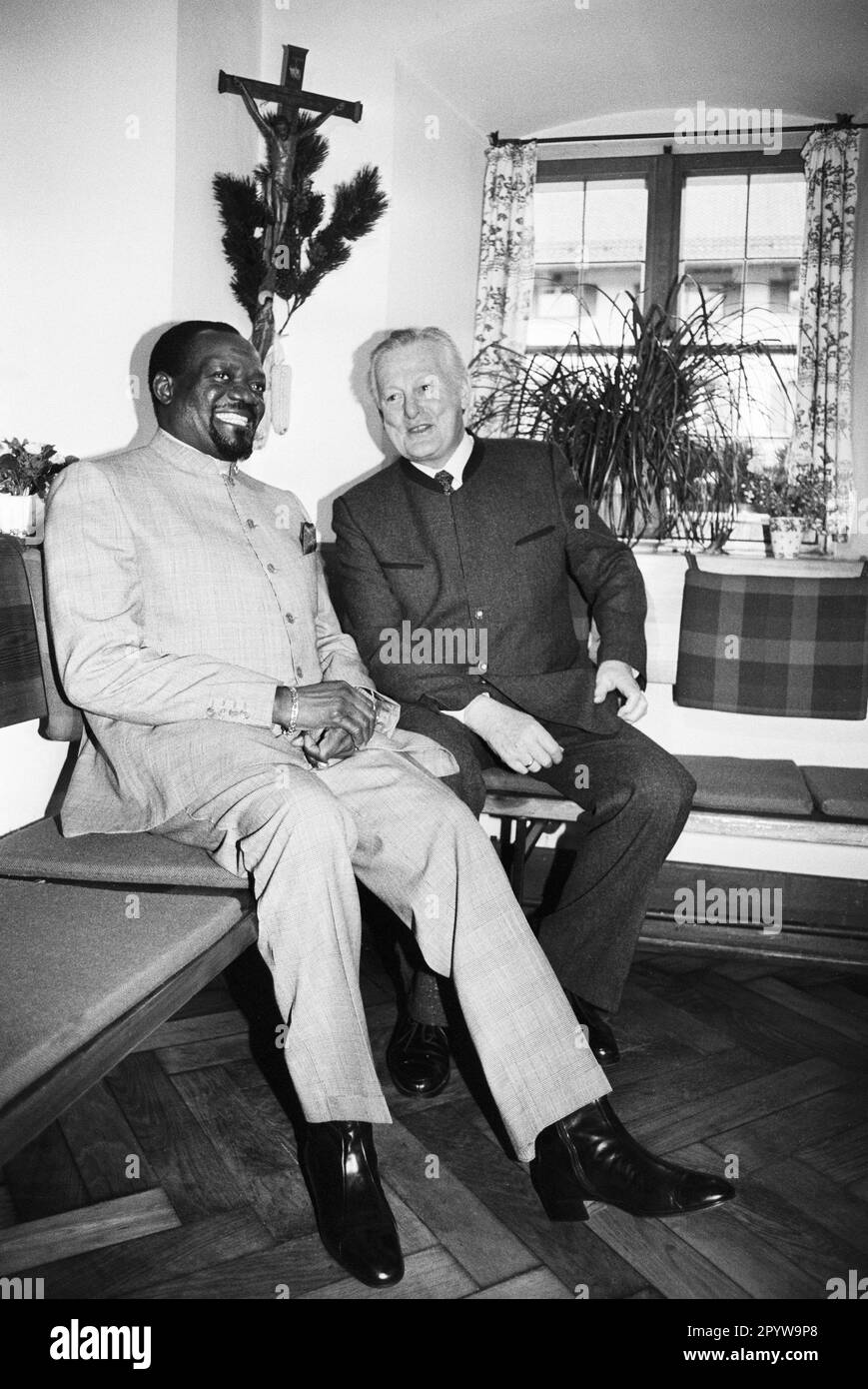Germany, Munich, 11.05.1991. Archive: 27-49-08 Visit of UNITA President ...