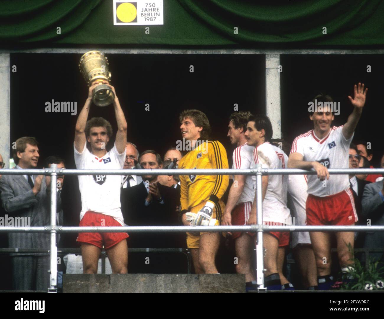 DFB Cup Final : Hamburger SV - Stuttgarter Kickers 3:1 /20.06.1987 ...