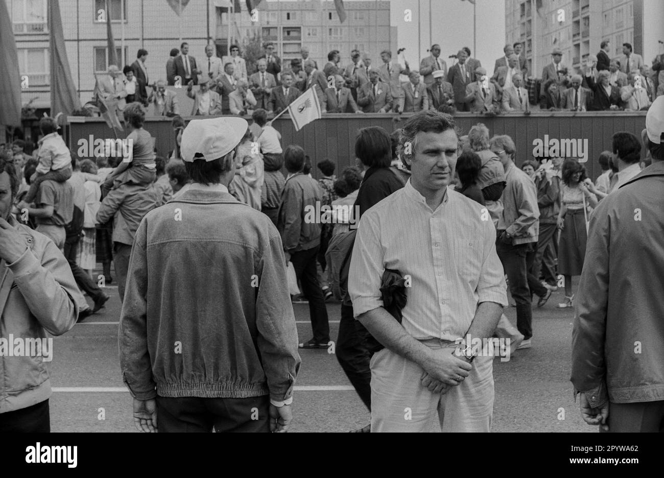 GDR, Berlin, 01.05.1987, 1. May rally 1987 on the Karl-Marx-Allee ...