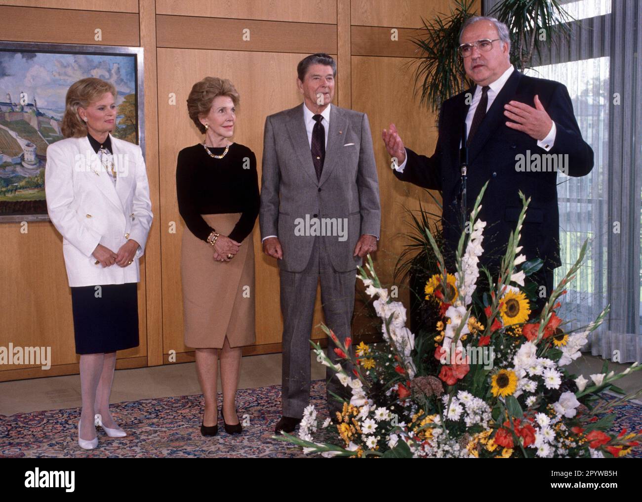 Hannelore KOHL , Nancy REAGAN , Ronald REAGAN and Helmut KOHL in Bonn ...