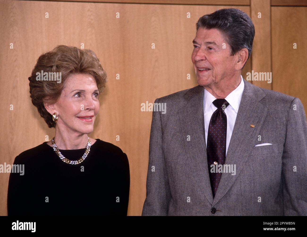 Nancy REAGAN and Ronald REAGAN in Bonn , September 1990 [automated ...