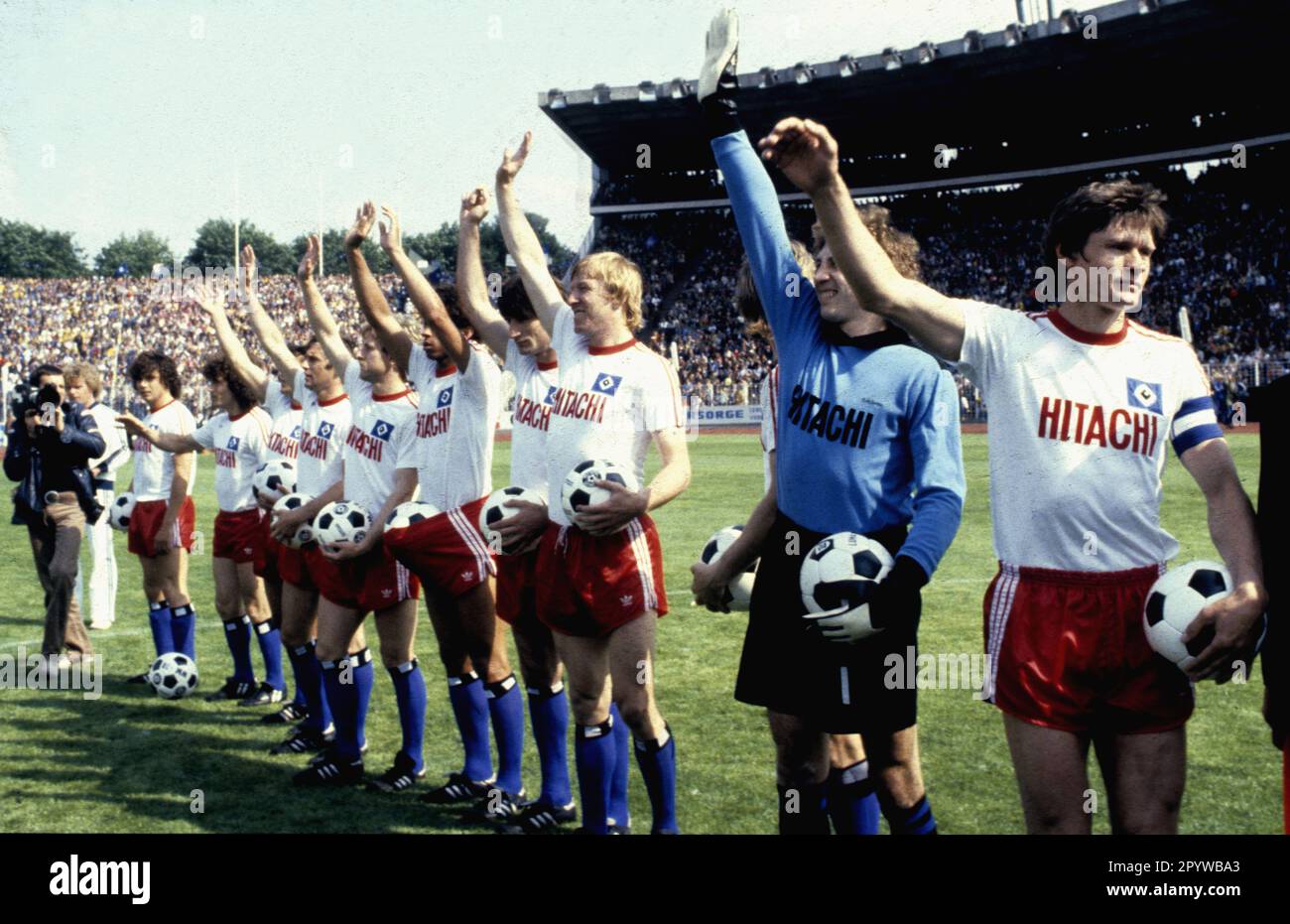 Fans at game 70s hi-res stock photography and images - Alamy