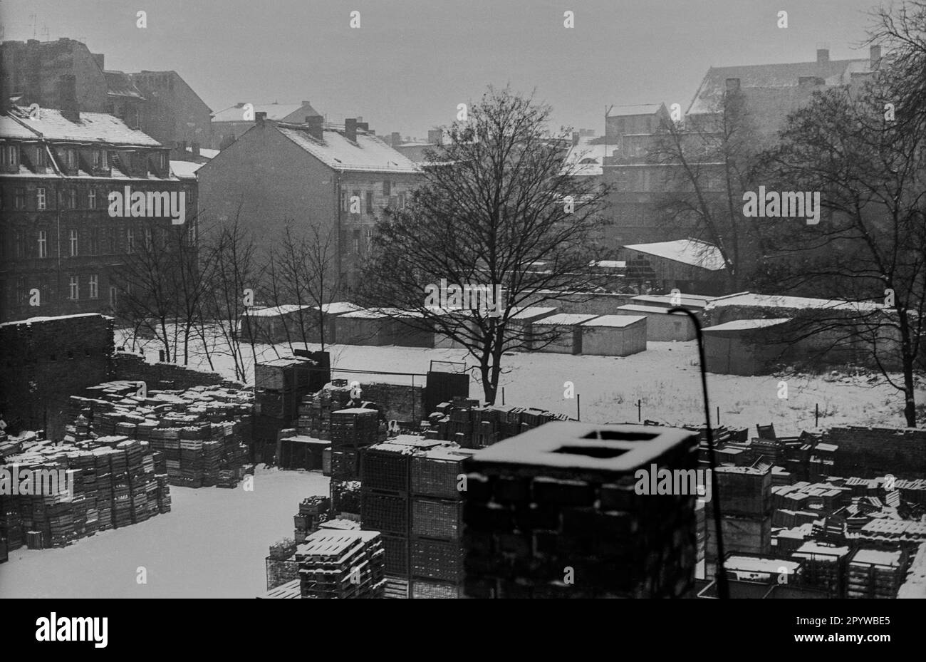 GDR, Berlin, 16.02.1980, Auguststraße in winter, fallow land, looking ...