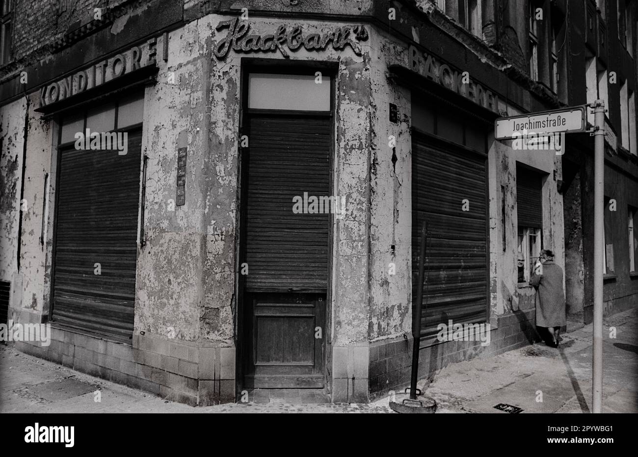 GDR, Berlin, 1.4.1988, Hackbarth's pastry shop, (long closed), in ...