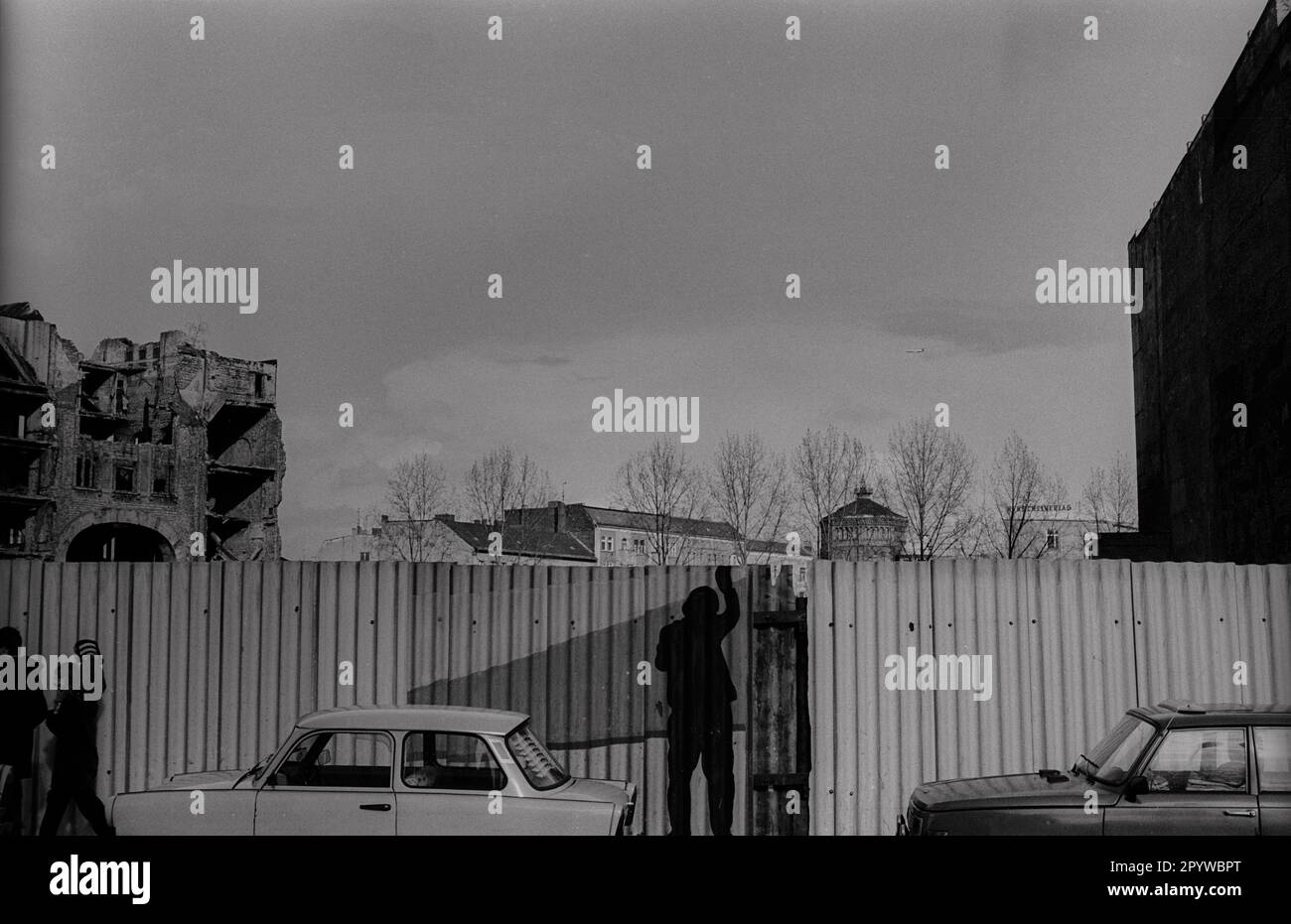 Cinema fence hi-res stock photography and images - Alamy