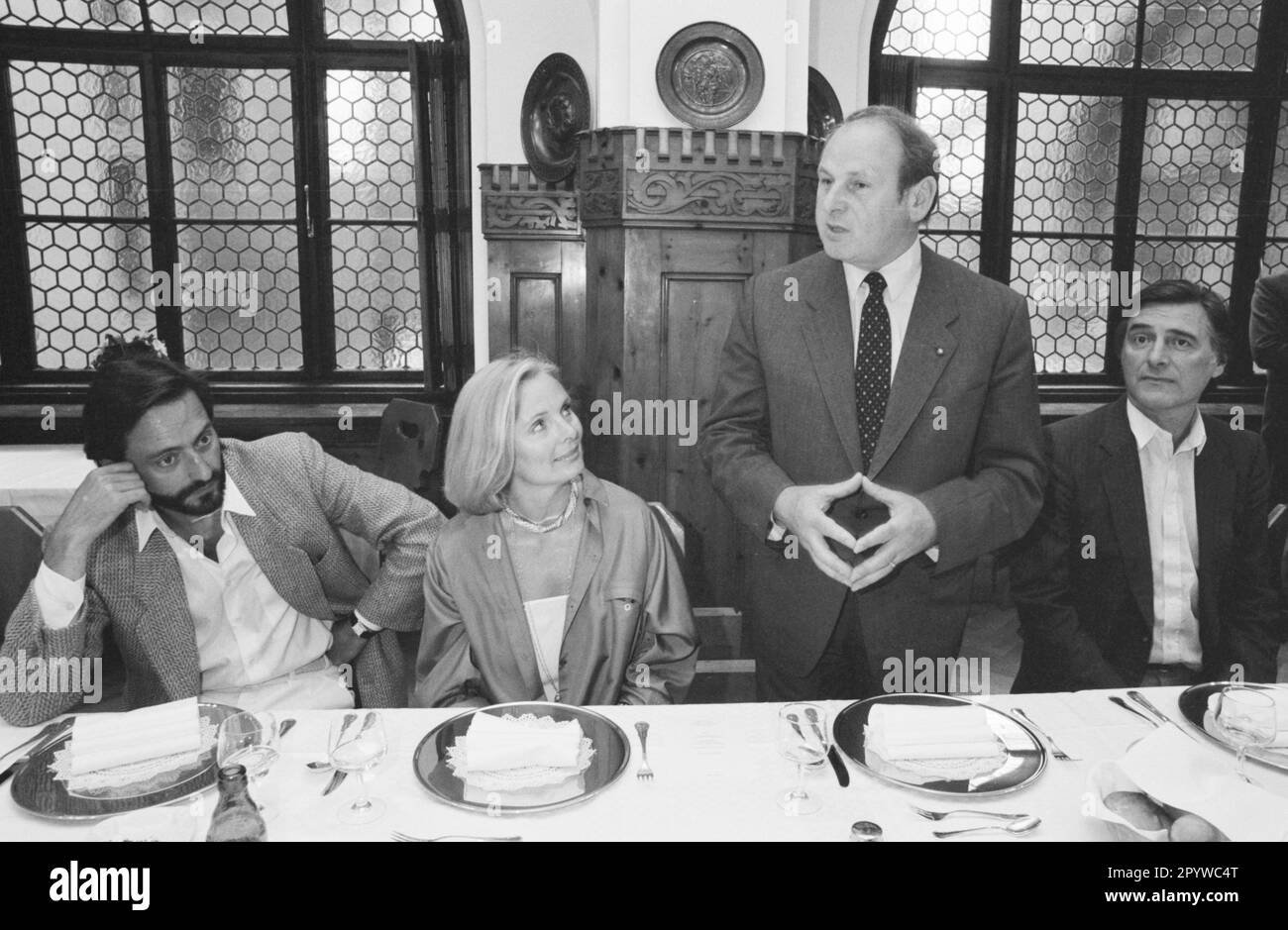 Helmut Dietl, Ruth Maria Kubitschek, Erich Kiesl and Helmut Fischer ...
