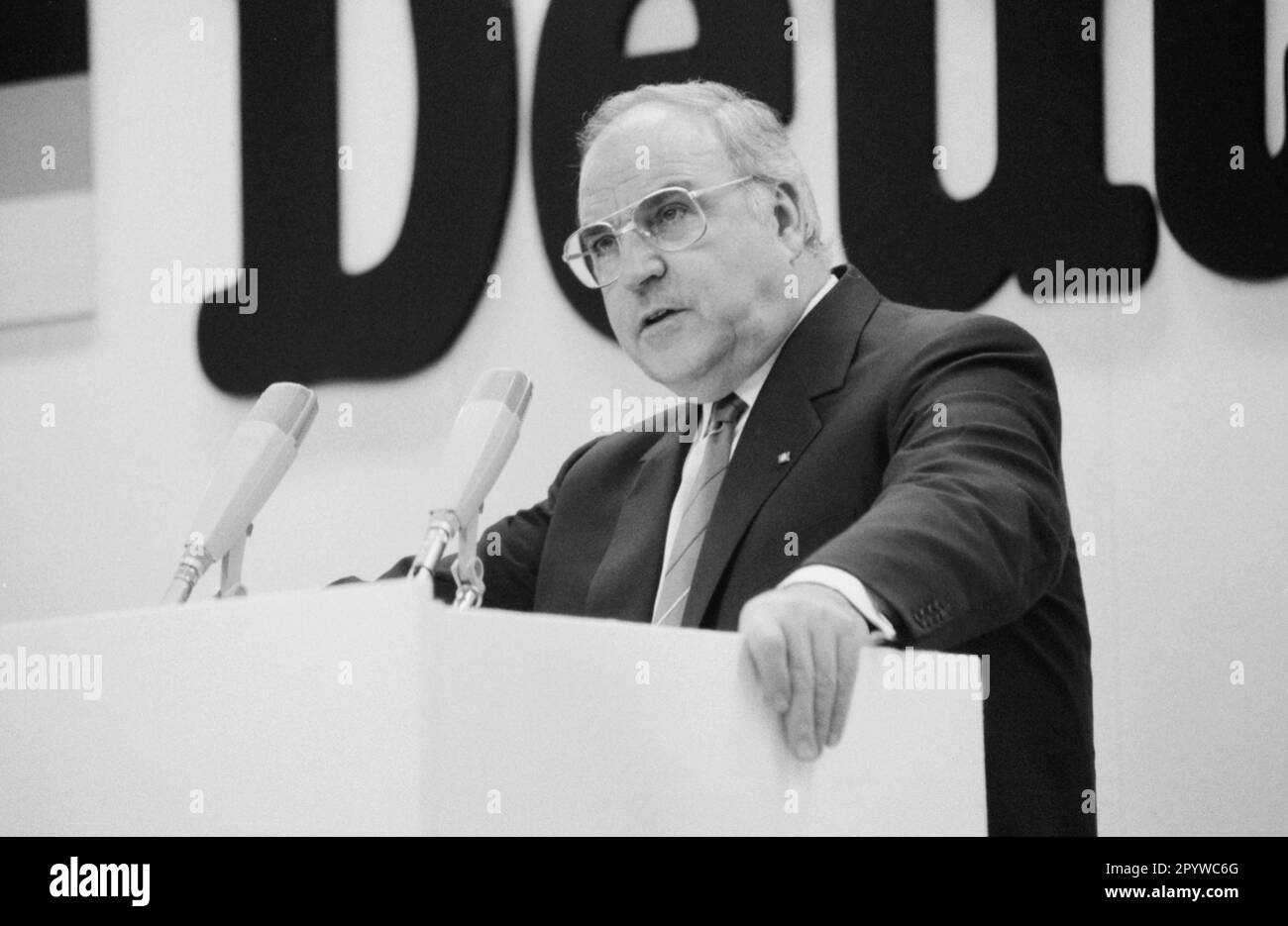 Helmut Kohl during the Bundestag election campaign at the CSU election ...