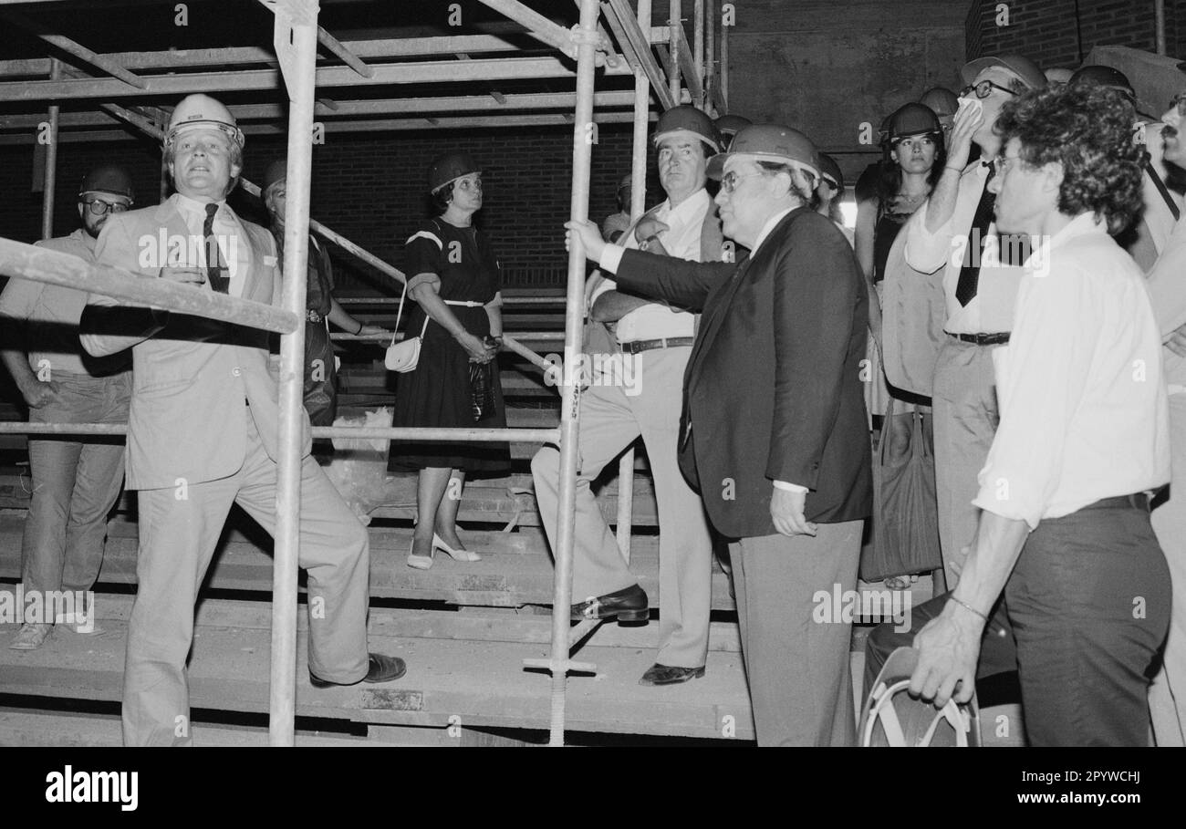 Tour of the Gasteig construction site: August Everding (Wed ...