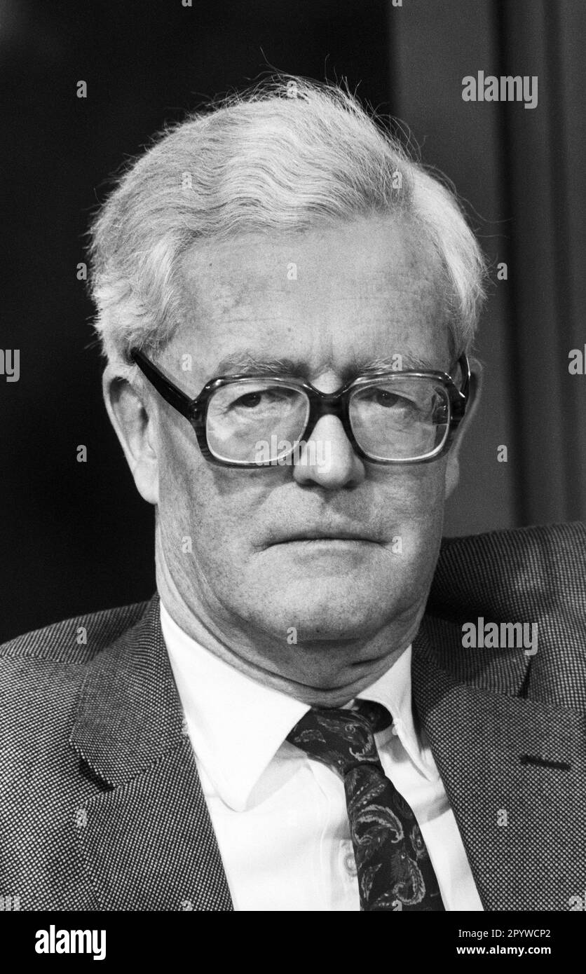 26 11 1991 Black and White Stock Photos & Images - Alamy