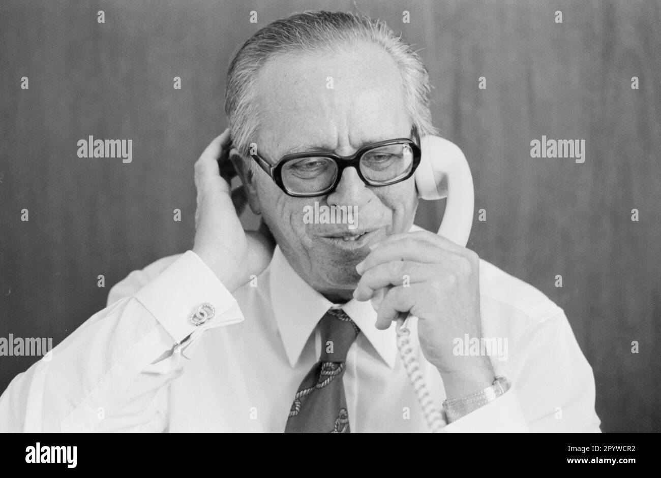 Johannes Mario Simmel, writer, at a reader campaign of a Munich ...